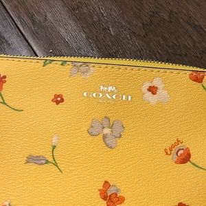 Coach | Bags | Coach New York Flowers Sunflowers C87 Corner Zip ...